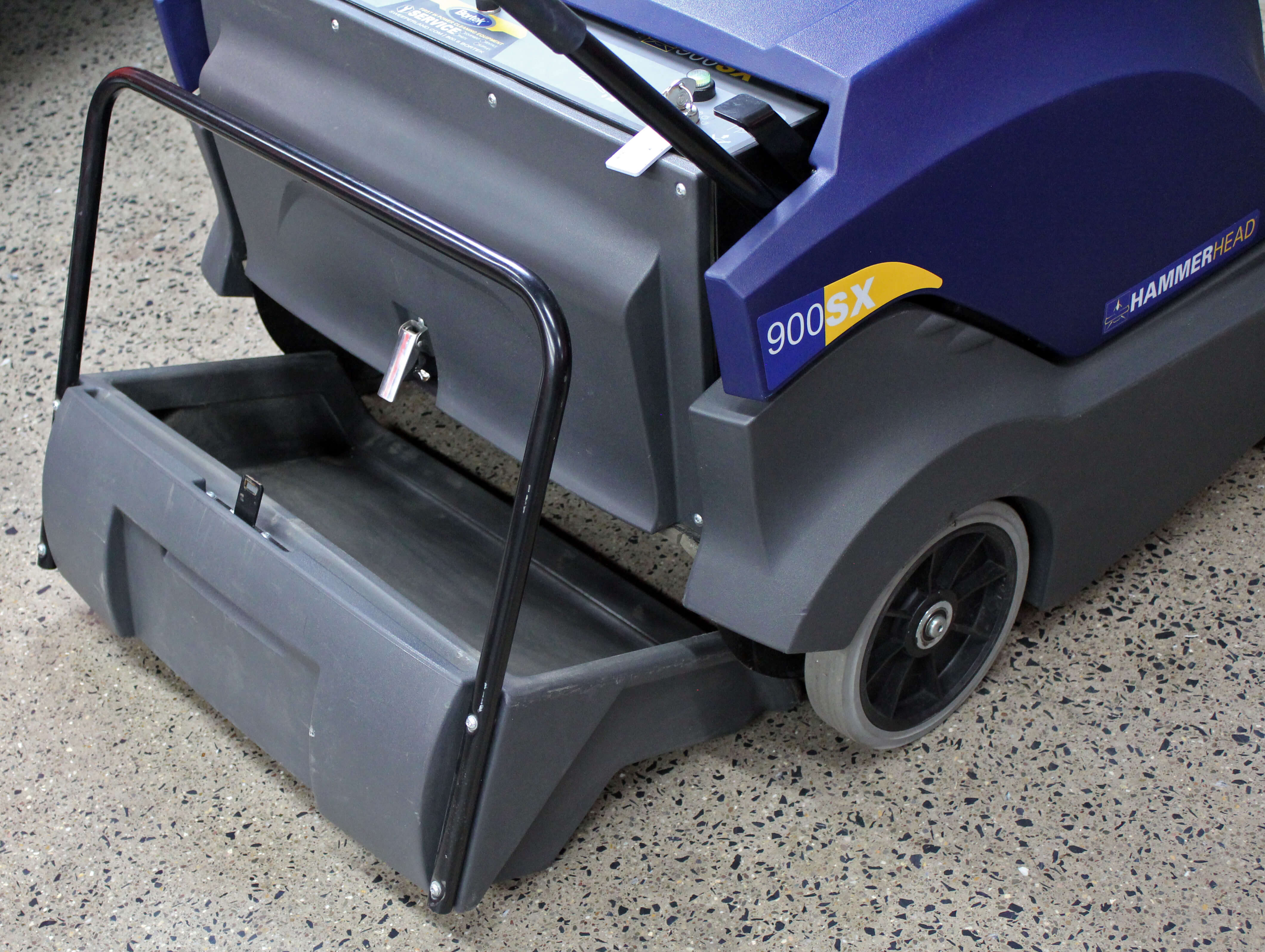 900SX Electric Walk-Behind Sweeper | Hammerhead Cleaning Equipment