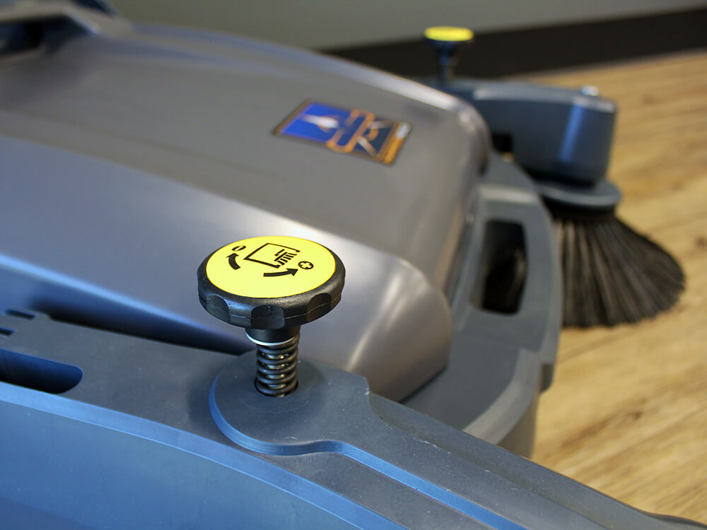 HammerHead 950MS Manual Walk-Behind Sweeper | Hammerhead Cleaning ...