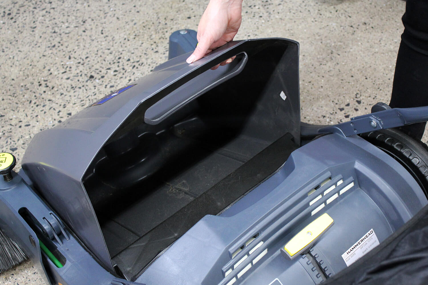 HammerHead 950MS Manual Walk-Behind Sweeper | Hammerhead Cleaning Equipment